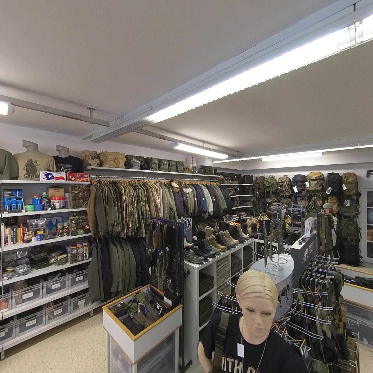 Militär, Polizei, Security, Survival: Großer Shop in Pasching/OÖ