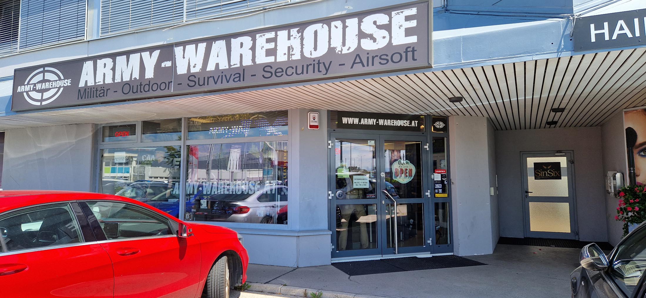 Militär, Polizei, Security, Survival: Großer Shop in Pasching/OÖ